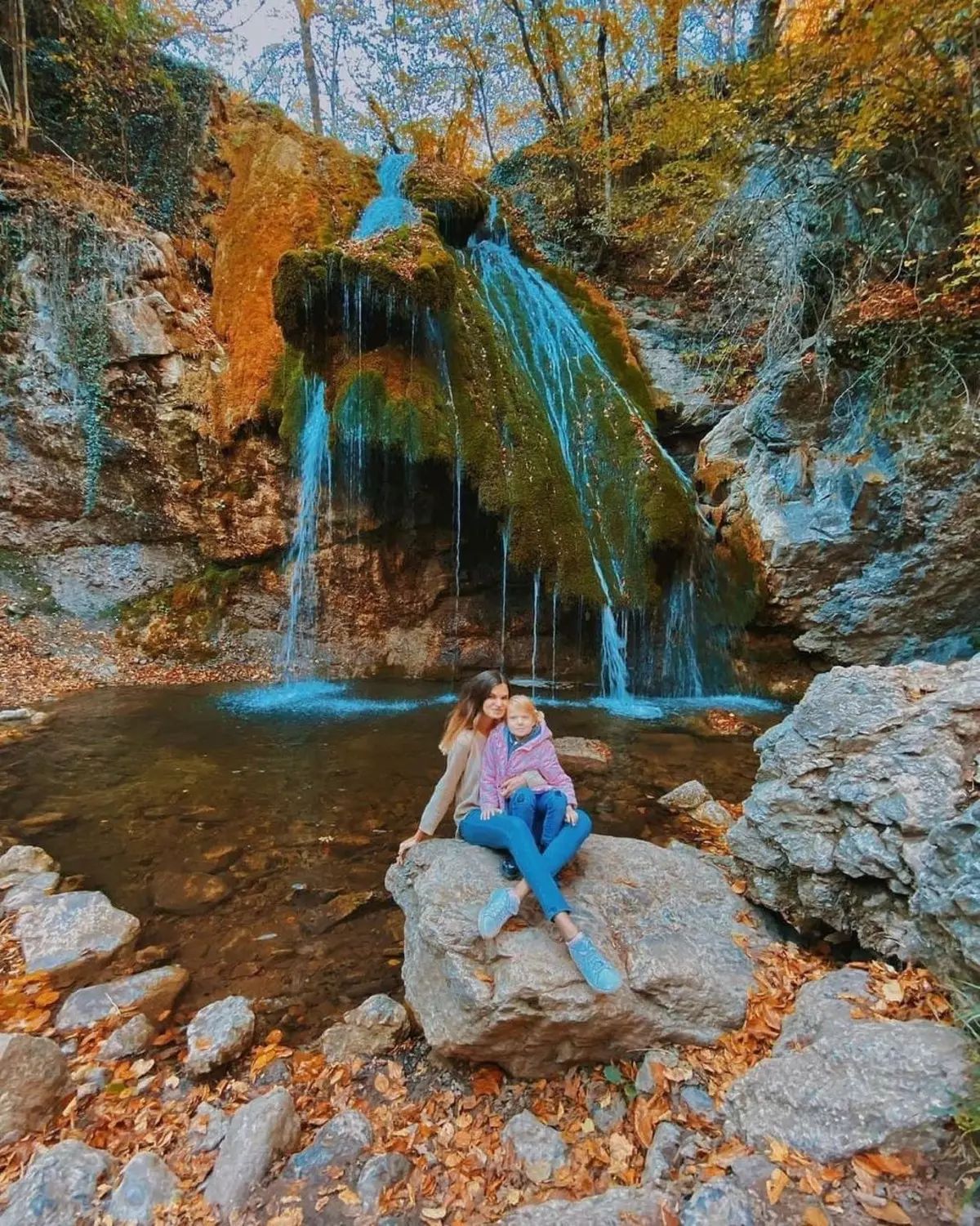 O entretenimento marinho na Crimeia no outono é substituído por cachoeiras. Este é chamado