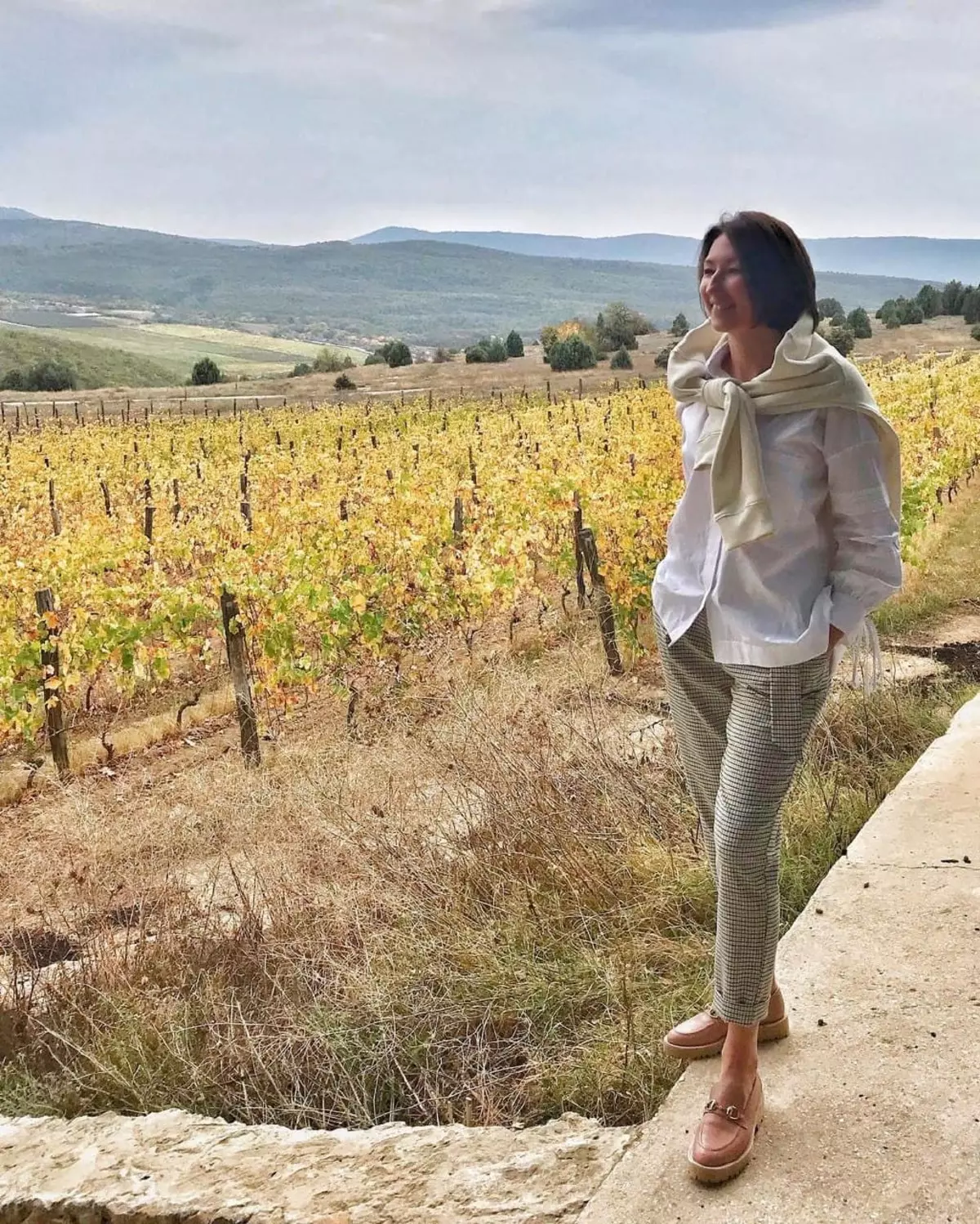 Pada musim gugur Krimea, Anda masih bisa bersantai di kebun-kebun anggur, yang banyak menyerupai Tuscan yang jauh.