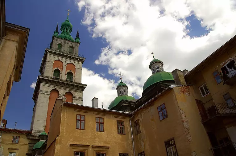 Kyrkan av antagandet om Virgin, Lviv, Ukraina, Europa
