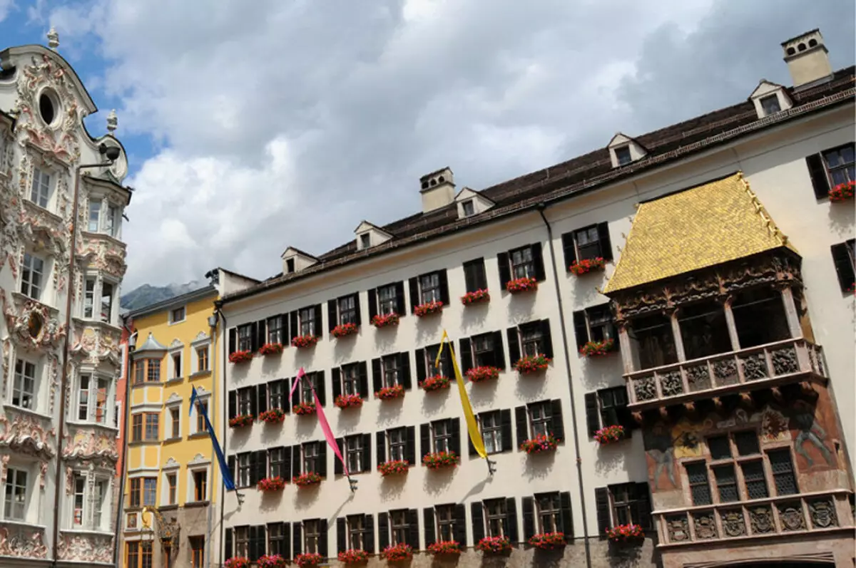 Xaniyek bi xaniyek zêrîn, Innsbruck, Avusturya, Ewropa