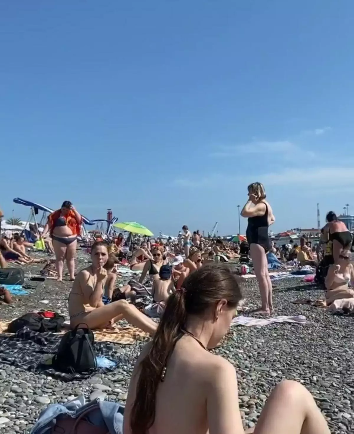 Lokale tregoi se çfarë po ndodh në plazhet e vendpushimeve popullore ruse 129_7