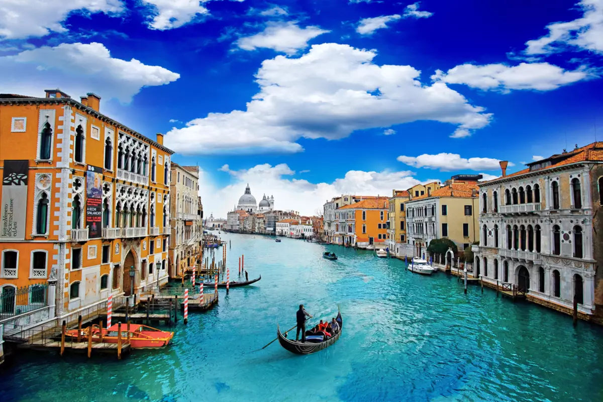 Romanttinen matka Venetsian kanavien kautta, mitä muuta voi haluta matka rakastaja?