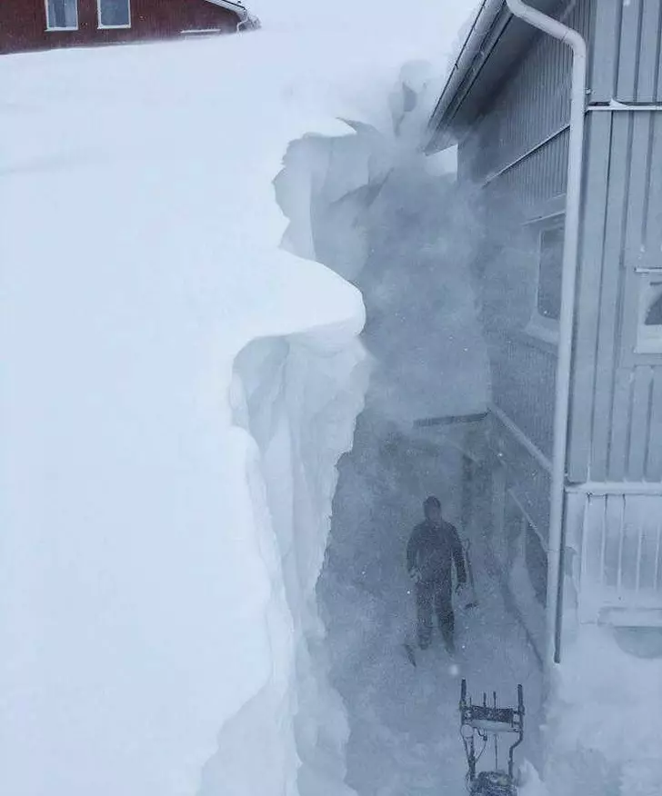Více než 4 metry sněhu v Rixgransene Resort v severním Švédsku.