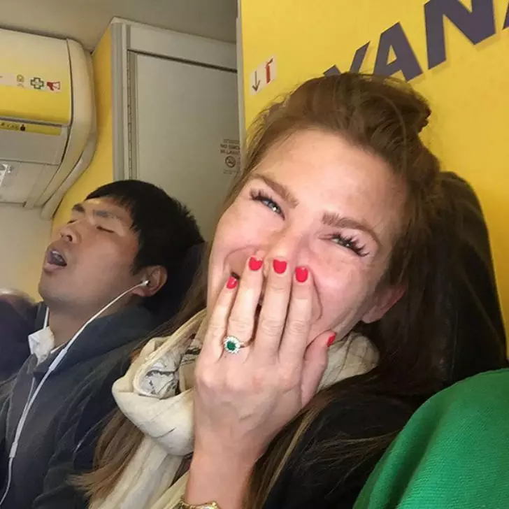 Apabila seorang jiran tidak hanya mendengkur sepanjang penerbangan, tetapi juga menggosok bawang putih.