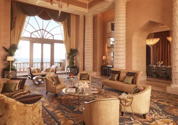 Atlantis, Dubai - Apartments Royal Bridge, $ 40000. Aquí le encanta detener a Kim Kardashian. Una de las mejores habitaciones de Dubai abrirá una vista de casi todas las vistas de una ciudad rica. Royal Suite ofrece chefs personales, sala de billar, su bar y mayordomo. Y esto, por supuesto, no todos los encantos de alojamiento allí.