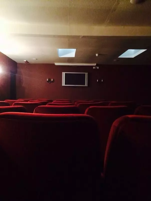 Cinema kwa watu wenye maono kabisa.