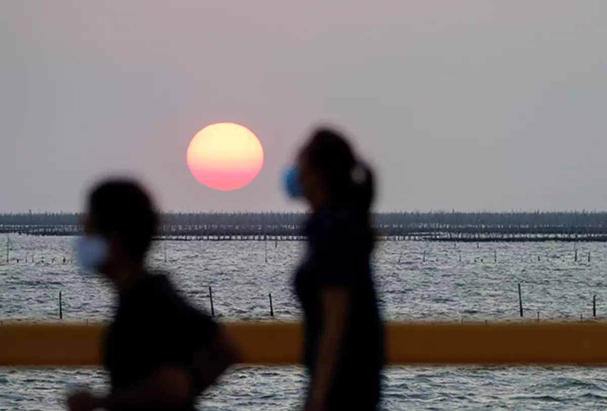 Dubun dubunnan yawon bude ido na Rasha sun makale a kasashen waje ga coronavirus. Ta yaya suka tsira? 232561_1