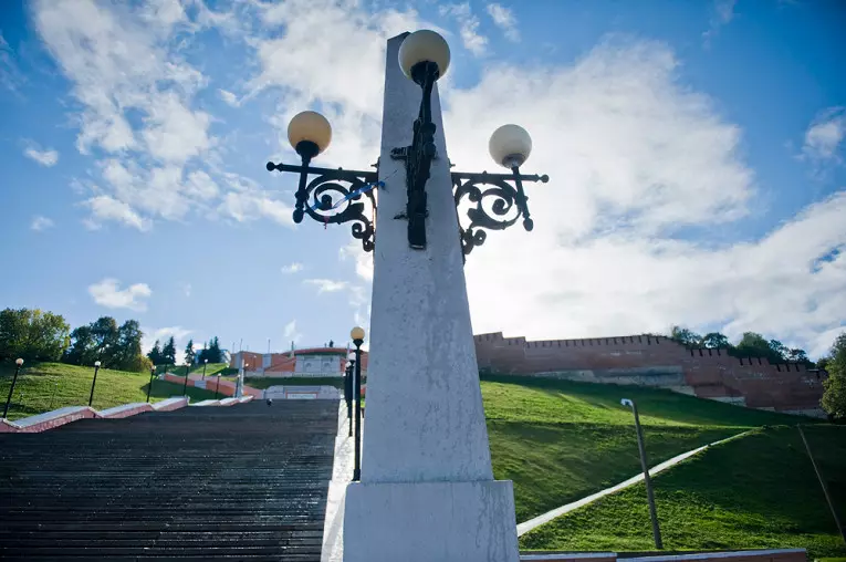 Chkalovskaya zinapoyasi va yodgorligi Chkalov, Nijniy Novgorod, Rossiya, Evropa