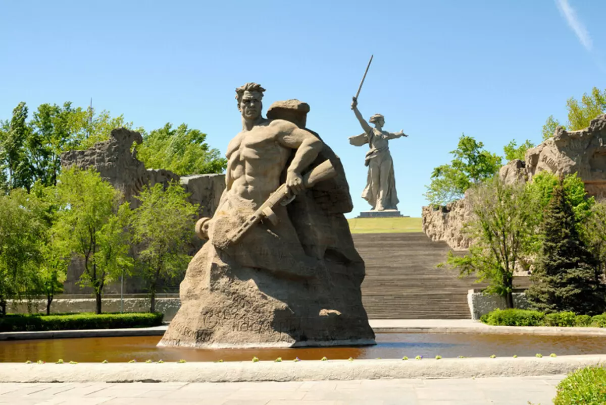 Mamaev Kurgan kaj Statuo de Patrino Patrujo, Volgograd, Volgograd, Rusujo, Eŭropo