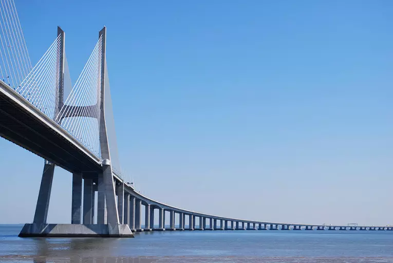 Pont Vasco da Gama, Lisbon, Portiwgal, Ewrop