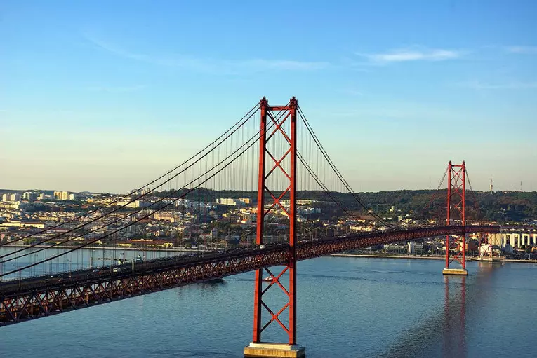 Pont a enwir Ebrill 25, Lisbon, Portiwgal, Ewrop