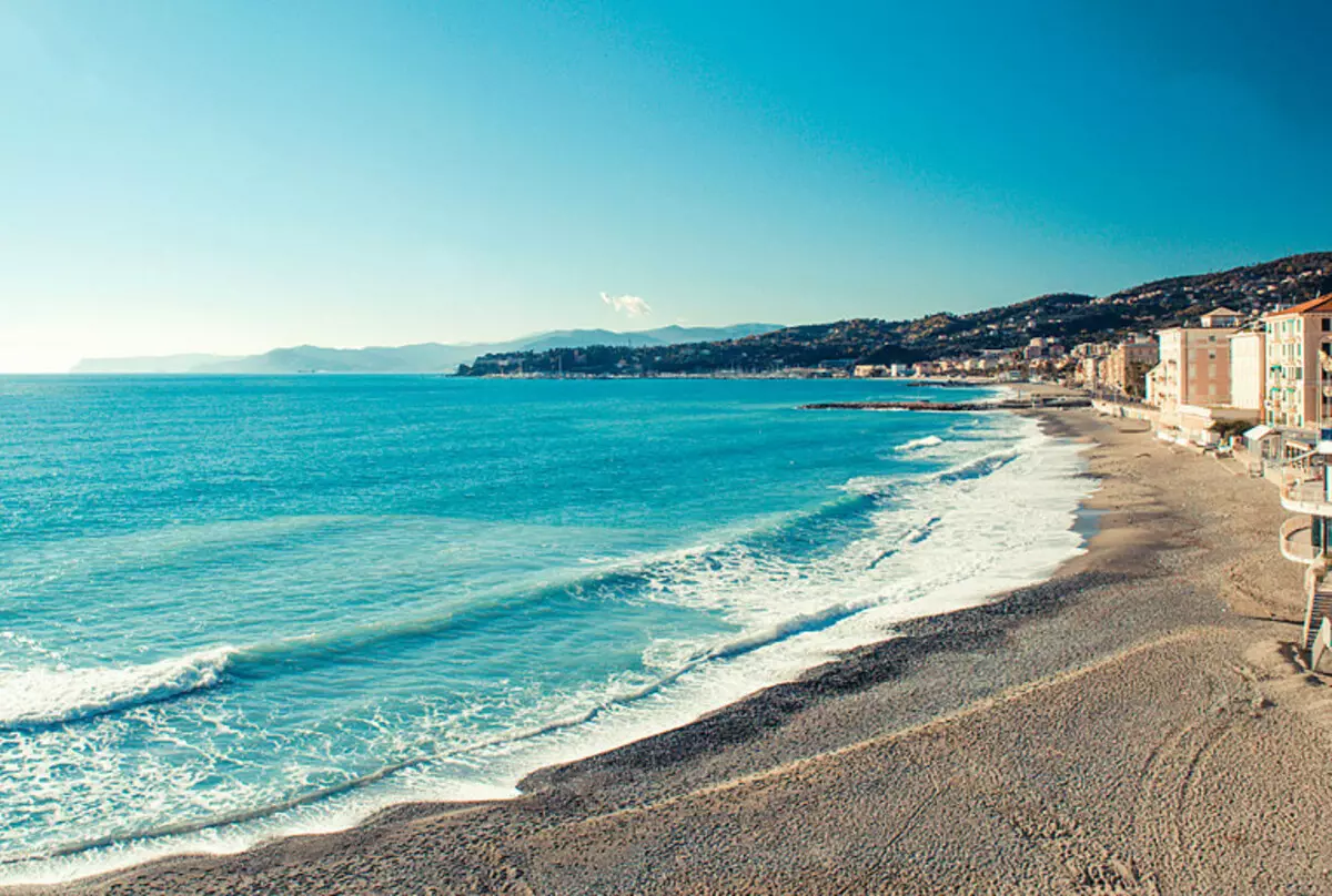 Pantai bandar di Albaro, Genoa, Itali, Eropah