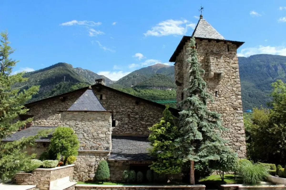 Fitsaharana ao Andorra La Vella: Andorra la Vella Travel Guide - Travel