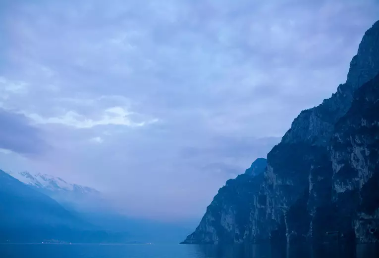 Lake Garda nubuyobozi bwubusa. Kugendera mu kiyaga cya Garda Wigenga