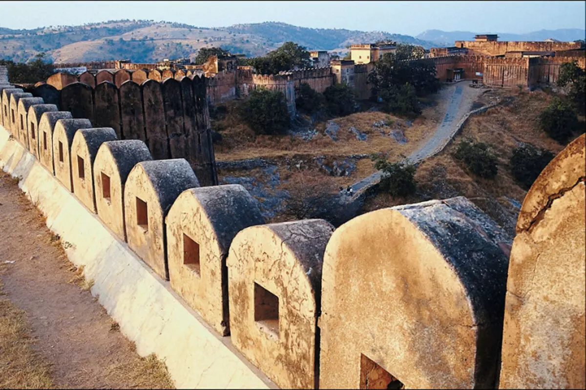 Fort Amber, Jaipur, peyi Zend, Azi