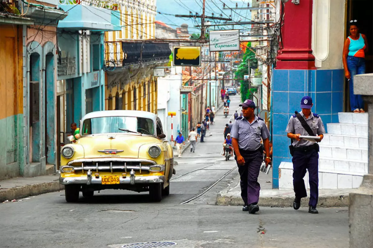 Santiago de Cuba është një udhëzues i udhëtimit të udhëtimit të lirë. Udhëtim në Santiago de Cuba vetëm 232854_1