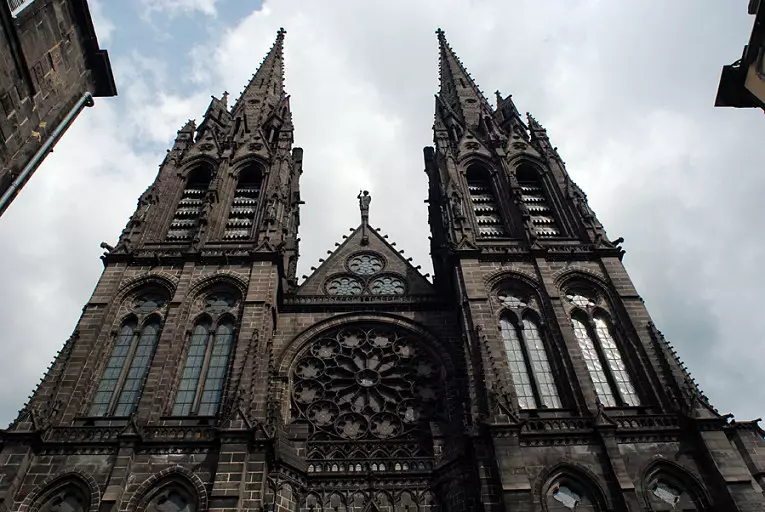 Cathedral ee u dabbaaldejiska Maryantii bikradda ahayd, Clermont Ferrand, Climline iyo limousine, Faransiis, Yurub