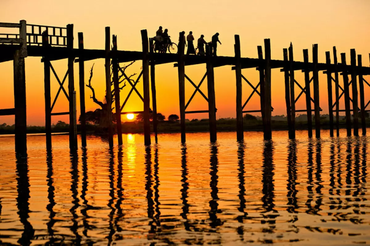 Tiki Bridge, Mandalay, Mjanmarsko, Ázia