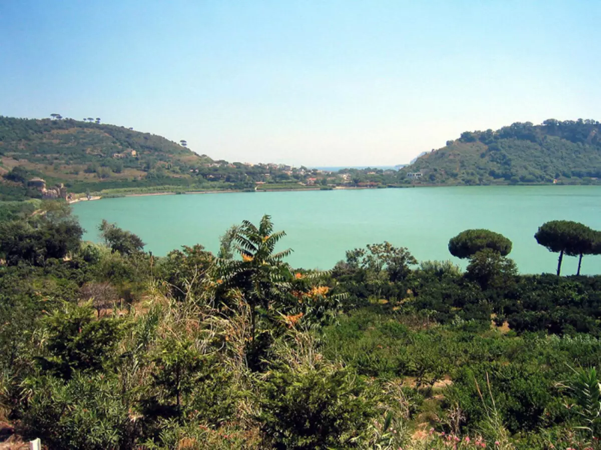 Aurno gölü, Pozzzoli, Campania, İtaliya, Avropa