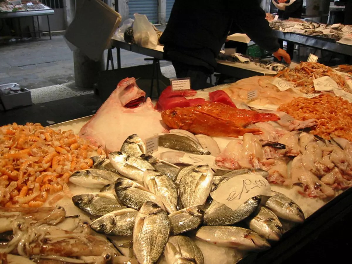 मछली बाजार, पॉज़ज़ोजोली, कैम्पानिया, इटली, यूरोप