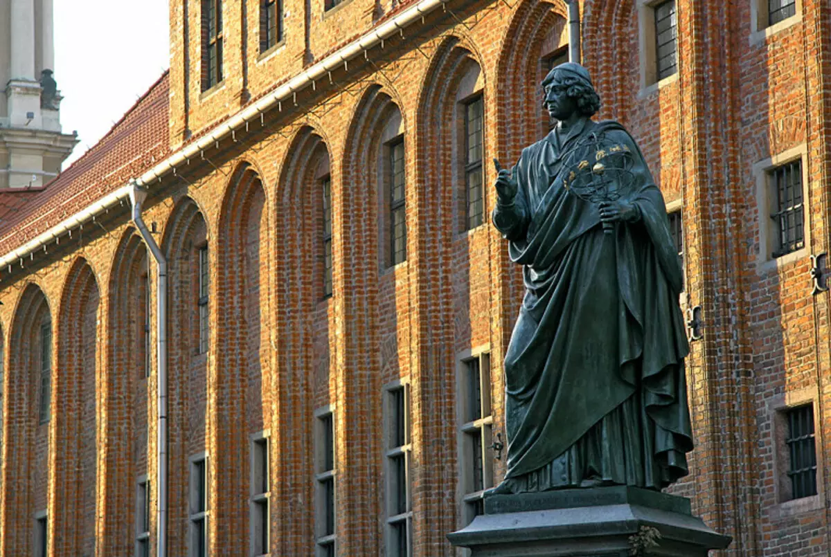 Monumento a Nikolai Copérnico, Torun, Polonia, Europa