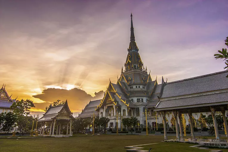 Di Thailand, jam malam itu benar-benar dibatalkan