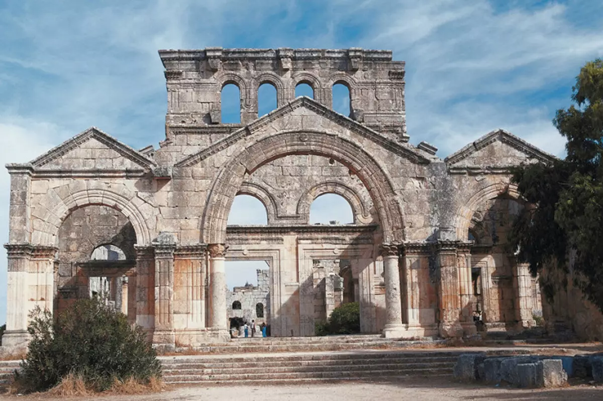 Citadel Aleppo, Aleppo, Syria, Tunga sa Sidlakan