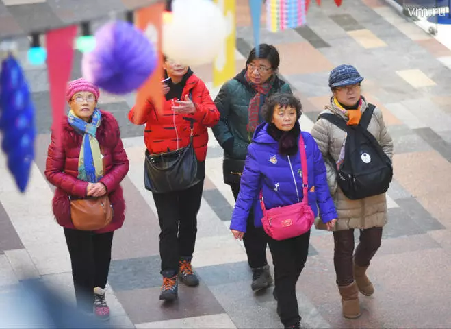 Hoe op miljoene toeriste uit China in Moskou hul dieselfde landgenote verdien