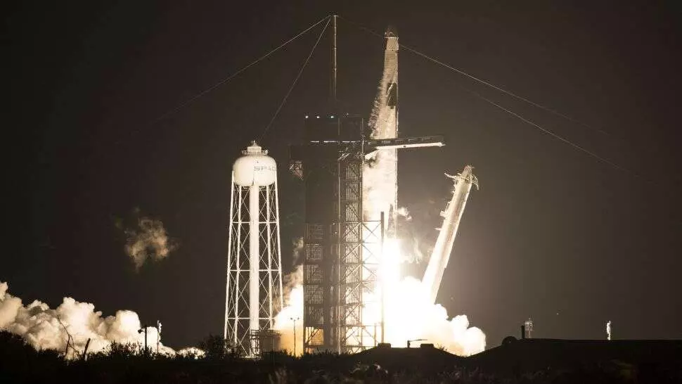 SpaceX нь NASA-тай гэрээт дөрвөн сансрын нисгэгчдийг илгээдэг