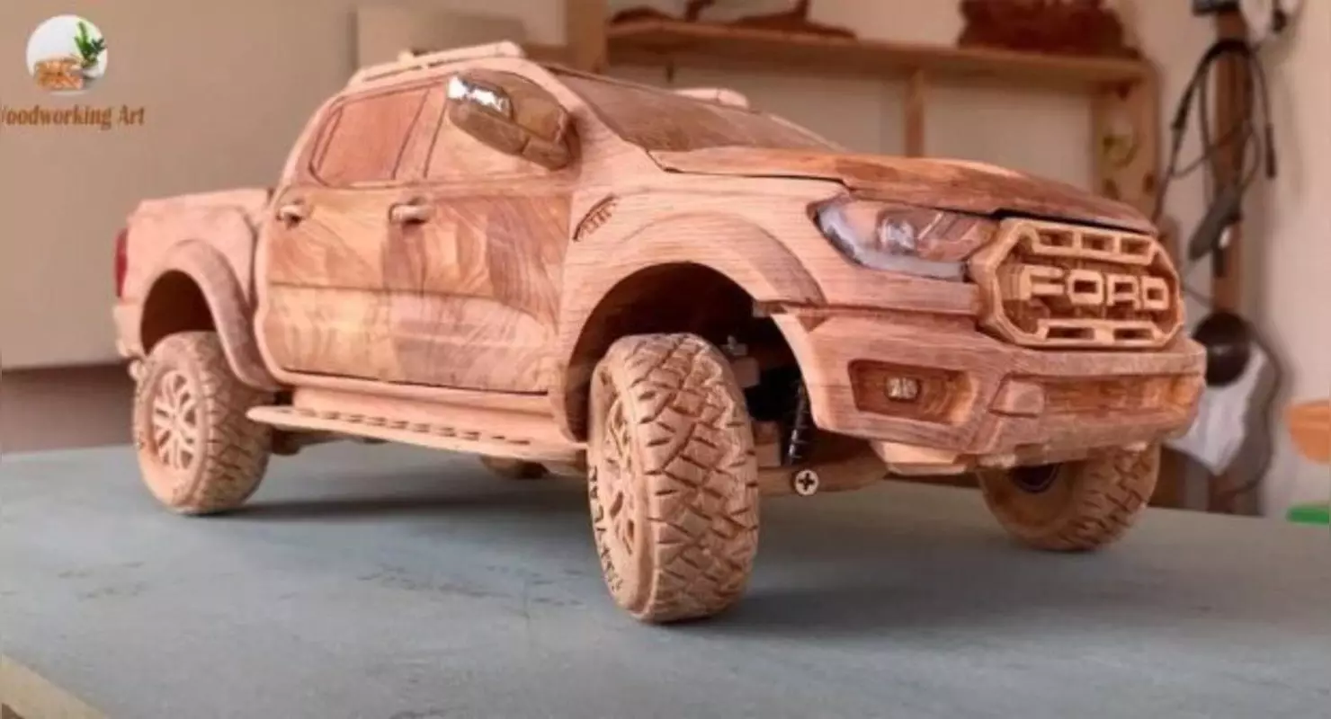 Pickup Ford Ranger Raptor a primit o copie de lemn