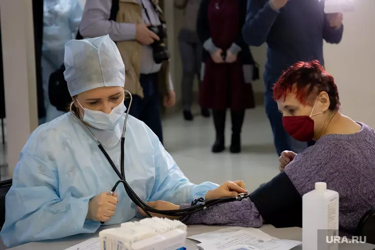 Sverdlovsk estos vakcinita de Covid en la komerca centro, flughaveno kaj sur la placo