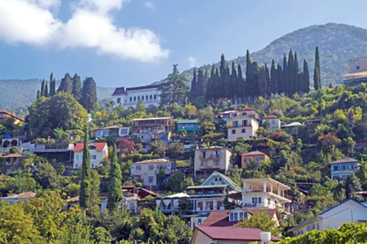 Οι ειδικοί συνέκριναν το κόστος των περιηγήσεων στην Αμπχαζία και τον Σότσι και κάλεσαν ένα κερδοφόρο θέρετρο