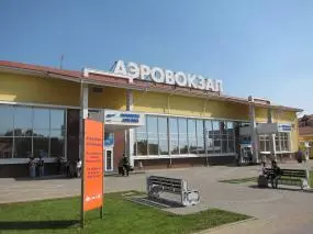 Krasnodar Airport는 세계 최초로 진공 로딩 수하물 로봇을 소개하는 것을 보여줍니다.