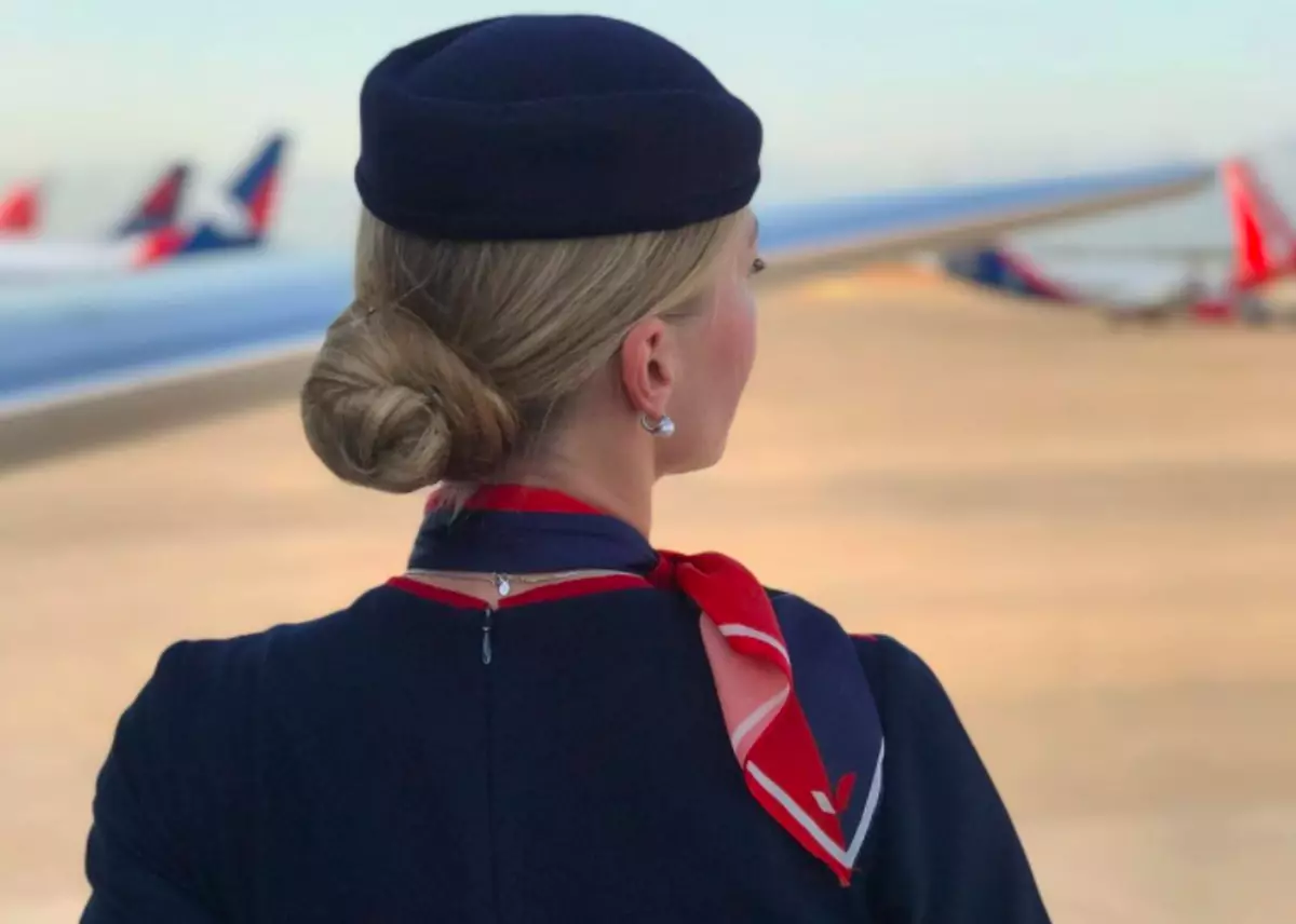 Stewardess a explicat cum să returneze bani pentru un bilet de returnare