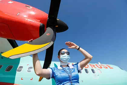 Stewardess သည်ပြန်လည်ထူထောင်ရေးလက်မှတ်ကိုပြန်ပို့ရန်နည်းလမ်းကိုထုတ်ဖော်ပြောကြားခဲ့သည်