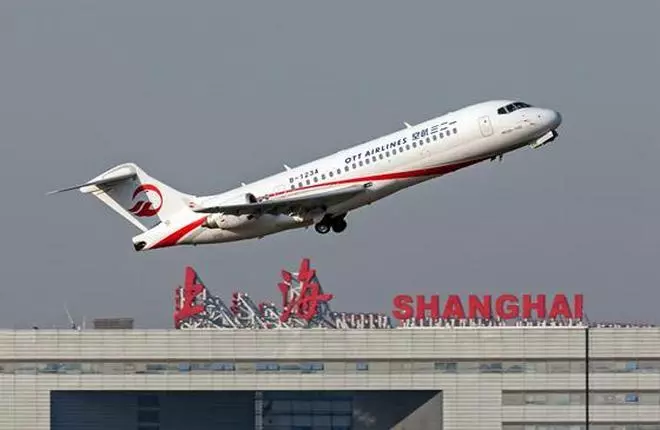 O concorrente chinês supera significativamente SuperJet 100 para o fornecimento