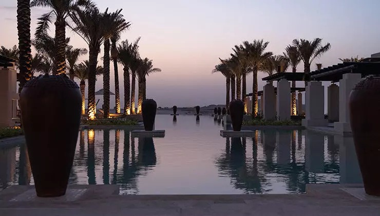 Ինչու Abu Dhabi- ն իդեալական վայր է `աշնանային ձեռքով պահելու համար