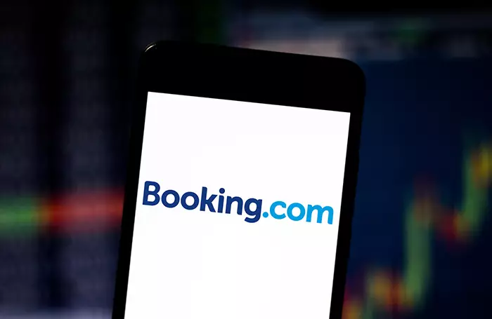 Booking.com lan caket. Layanan kasebut nesu kanggo nanggepi tuntutan Uni Eropa