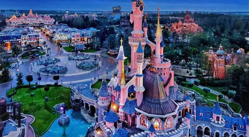 Disney-k bere parkeak etengabe irekitzen ditu uztailean