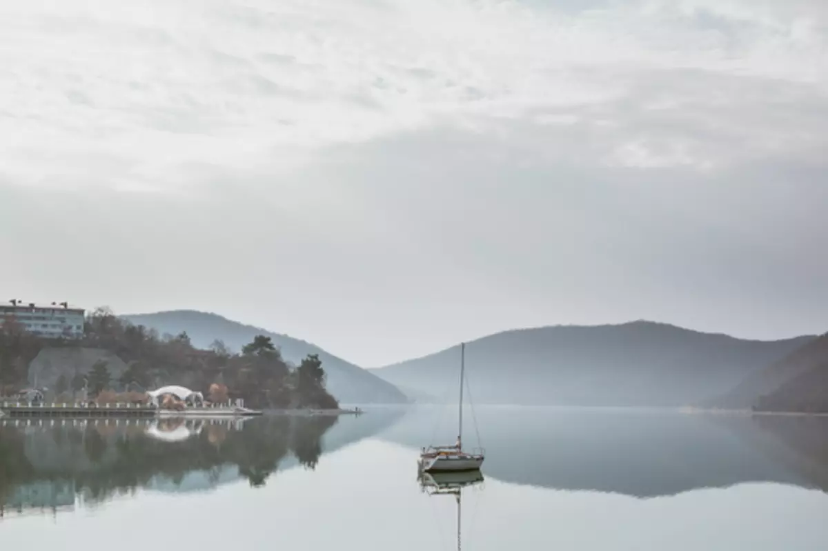 Selfie, paden, hotels en excursies: Lake Abrau, genaamd een van de mooiste winter