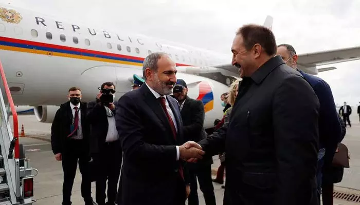 Cov Neeg Dhos Armenian coj los ntawm Pashinyan daig hauv Kazan: Dav hlau tsoo