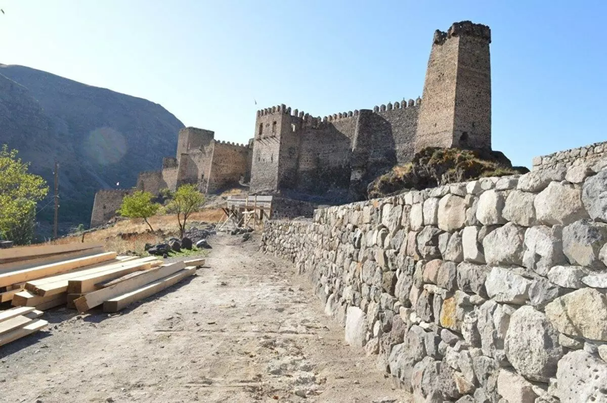 O territorio da fortaleza medieval de Khonyssii será un panorama aos turistas