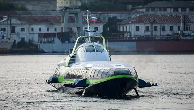 Mae 99% yn llwytho teithiau hedfan o "comet" rhwng Yalta a Sevastopol