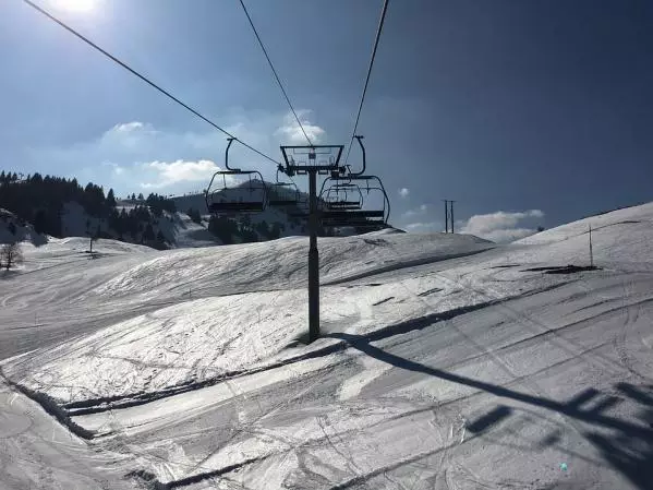 Hogy valamit kapjon - befektetnie kell. A déli Ural síközpontok a turistákért harcolnak