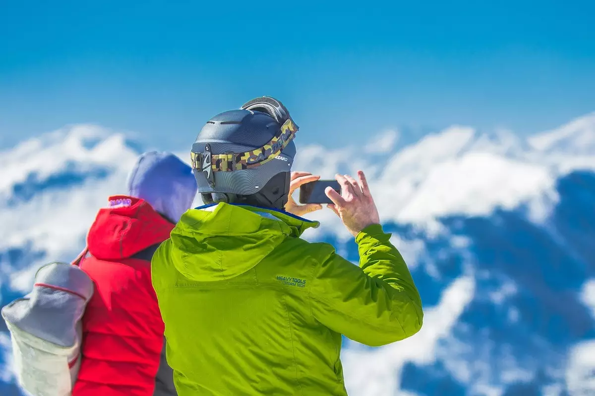 D'Konfrontatioun vu Skieren a Snowboarders ass den Enn: am Roserei Found, alles ass geséchert