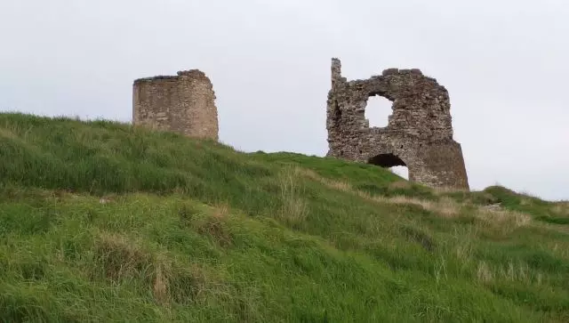 Tá fortress calamite in Inkerman ag ullmhú chun machnamh agus cosaint a dhéanamh