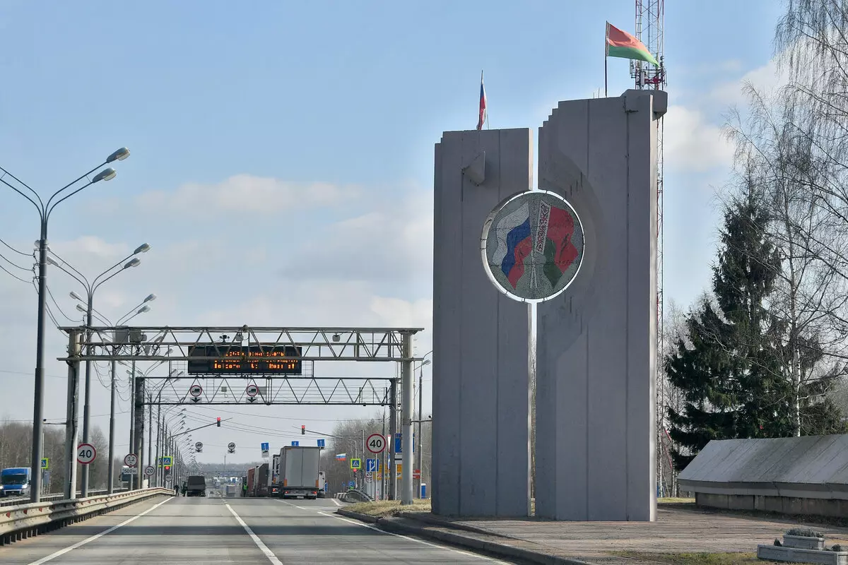 Kiel iri al Rusujo de Belorusujo post fermado de la grunda limo