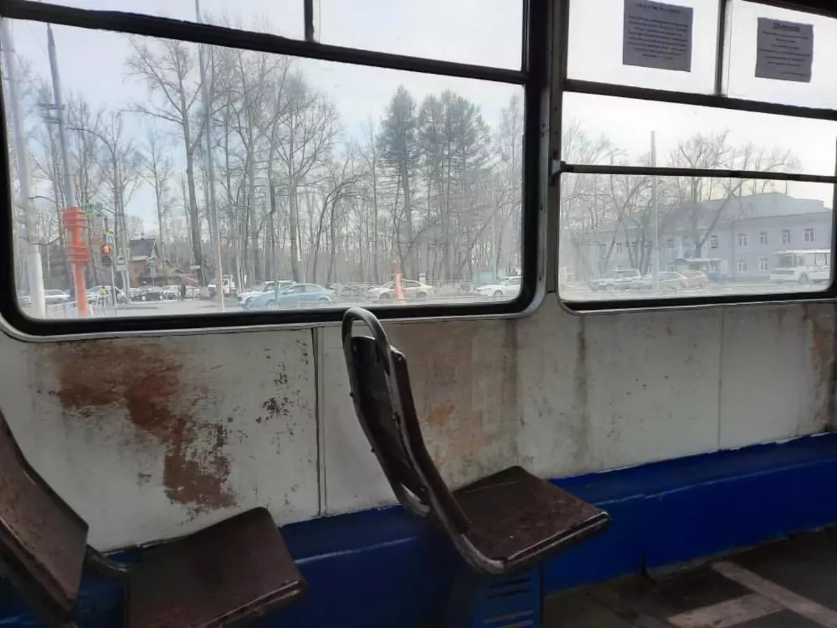 Nagreklamo si Kemerovo tungkol sa nakakatakot na estado ng tram