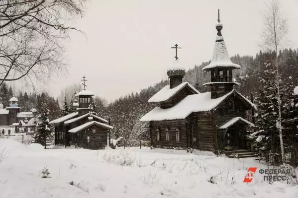 Udhëtimi në vendet ortodokse Siberia: Carols, tempulli nëntokësor, burime minerale