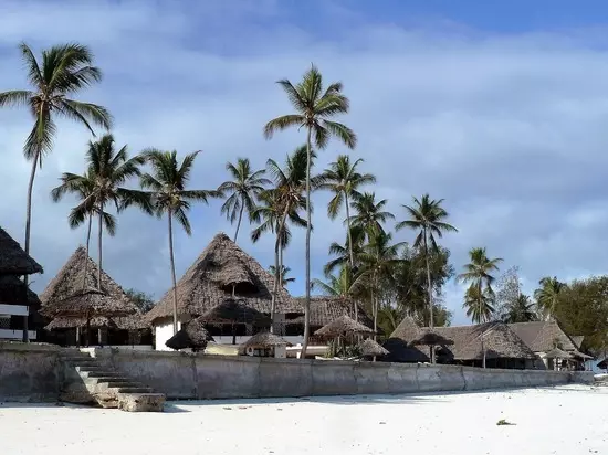 Ang mga Russians na natigil sa Zanzibar ay naghahanda para sa evacuation: prayed araw-araw